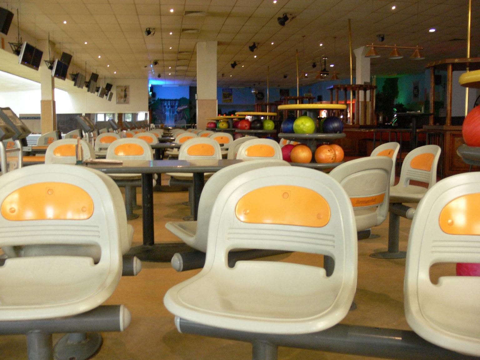 Bowling in Berlin Lichtenberg - BIG BOWL